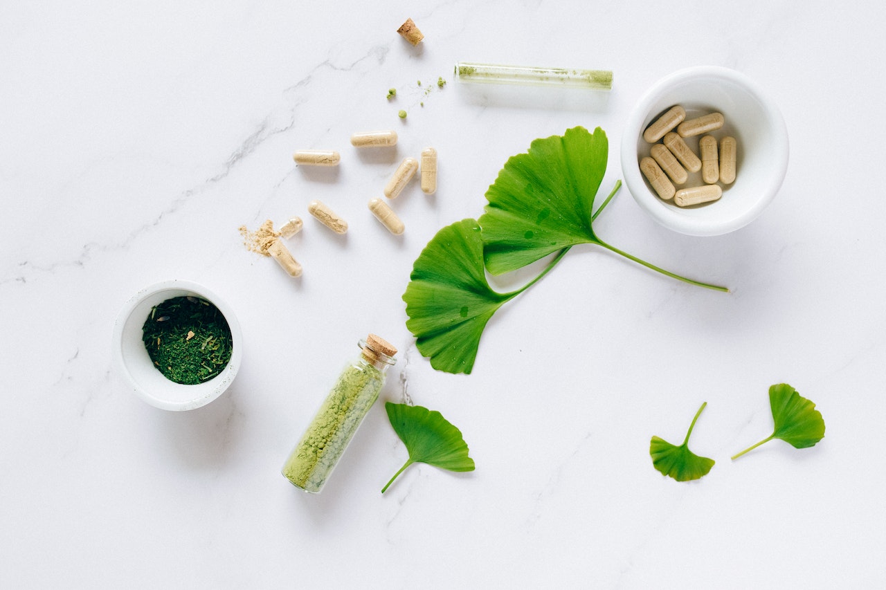 What's Better - Greens Powder vs. Multivitamins? – qbitcare